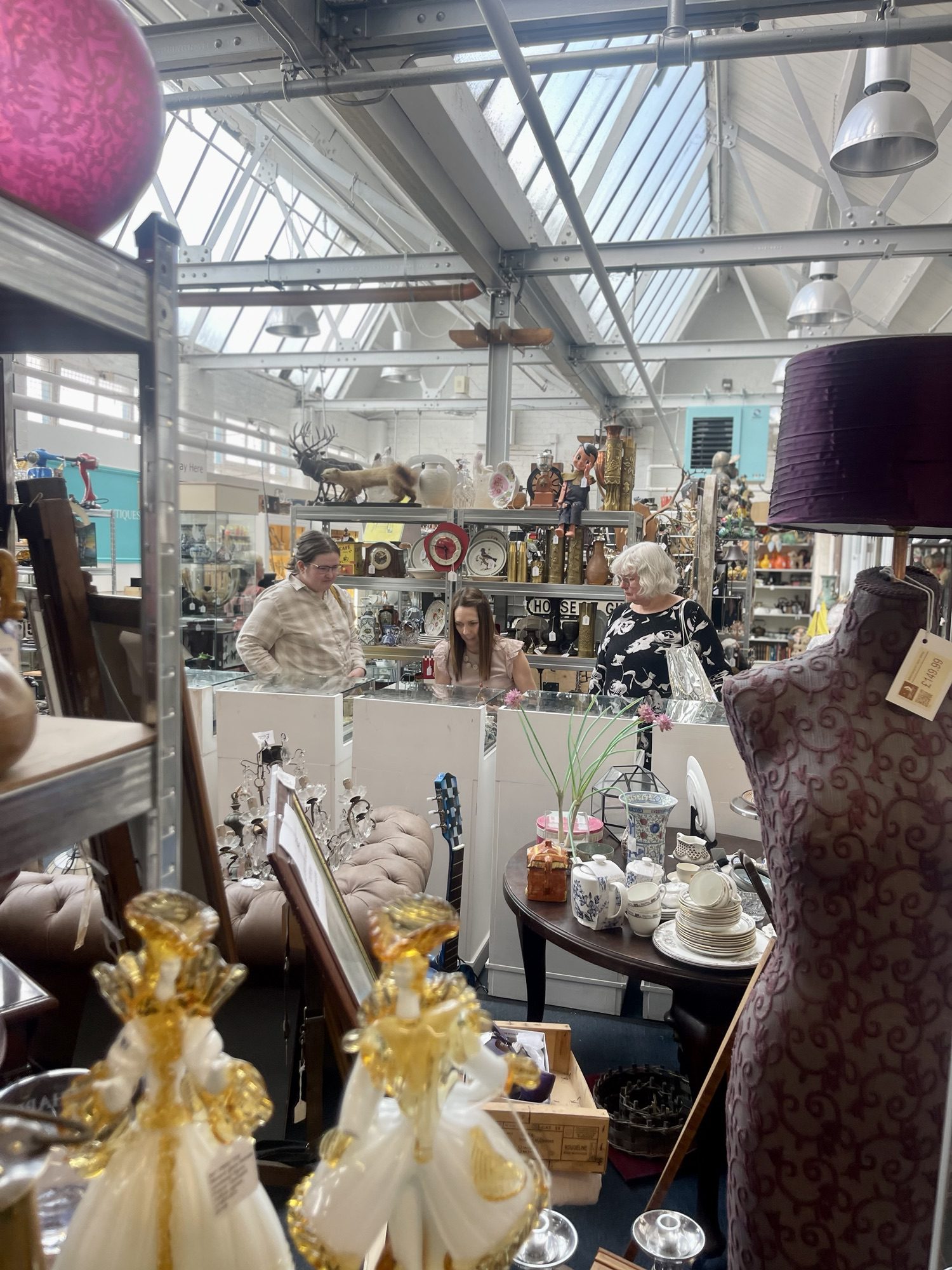 HOUSE OF ANTIQUES & COLLECTIBLES - Award Winning Outlets